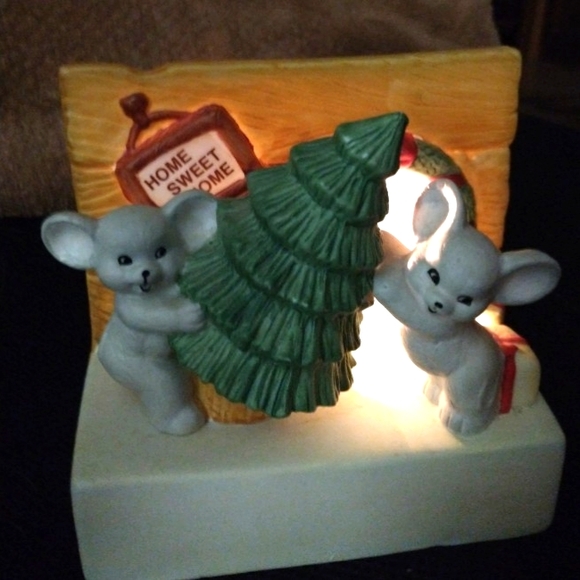 House of Lioyd | Holiday | House Of Lloyd 988 Light Up Music Box | Poshmark